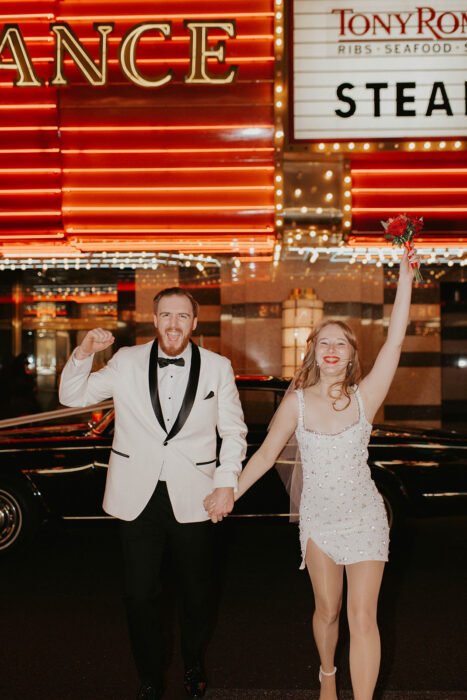 Jessica & Matt - Little White Chapel - Las Vegas Elopement Photography ...