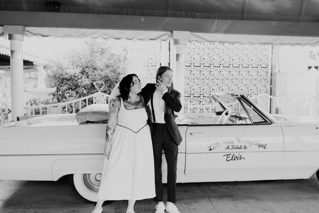 Joslyn & Drew - Little White Chapel - Las Vegas Elopement Photography ...