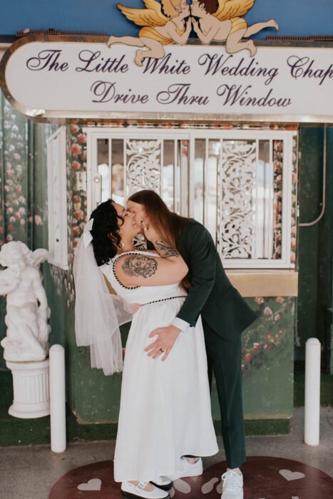 Joslyn & Drew - Little White Chapel - Las Vegas Elopement Photography ...