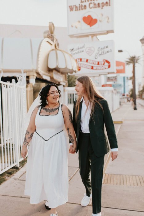 Joslyn & Drew - Little White Chapel - Las Vegas Elopement Photography ...
