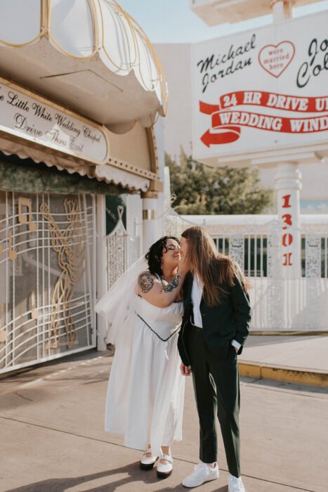 Joslyn & Drew - Little White Chapel - Las Vegas Elopement Photography ...